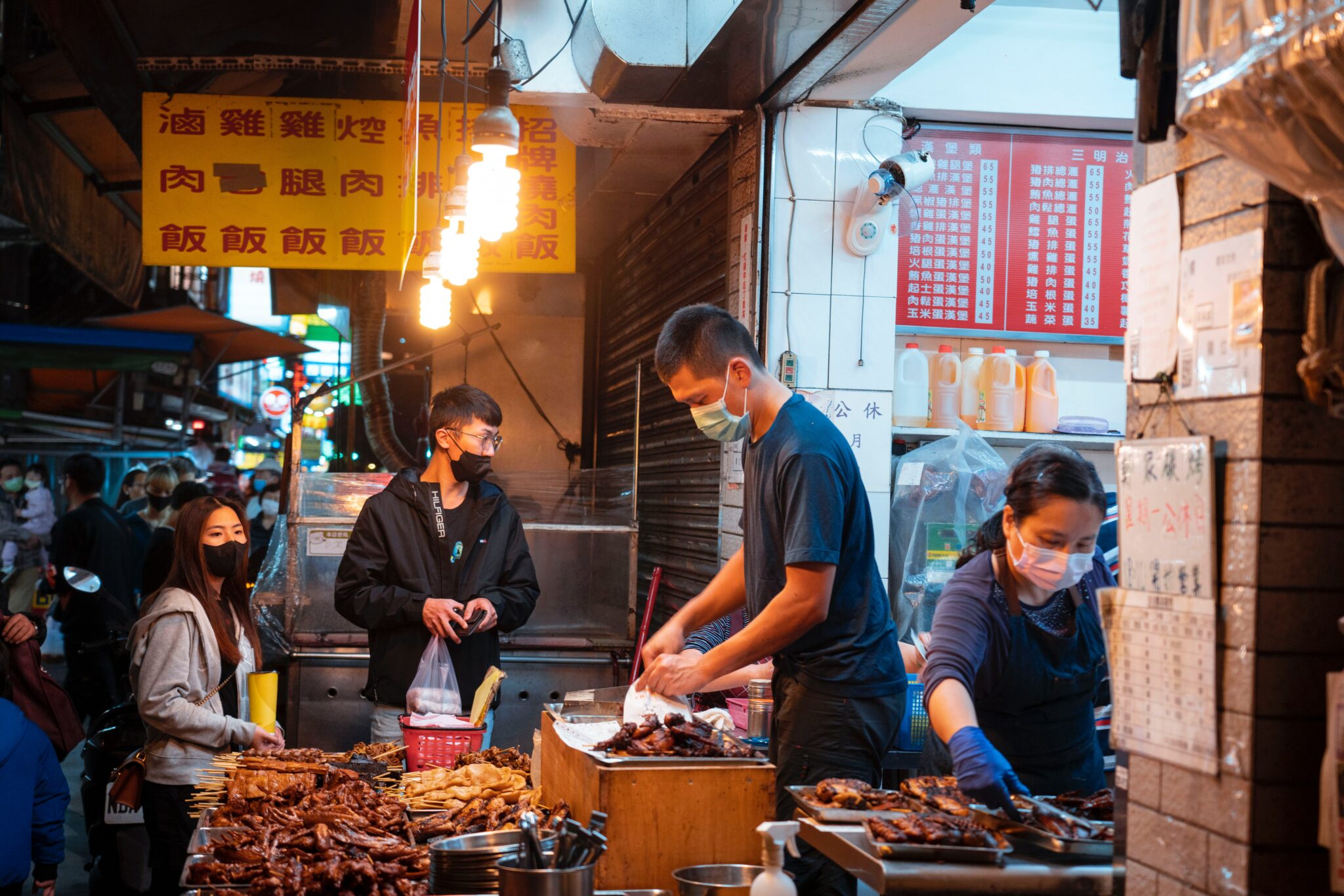 What Are The Differences Between Bars, Pubs, Clubs, Discos, And Lounges ...